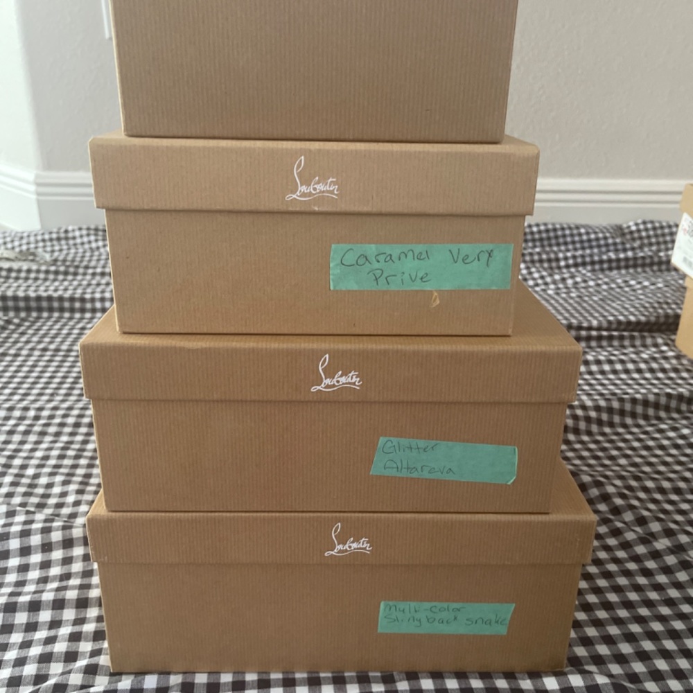 .Authentic Christian Louboutin Shoe Box. - Gem